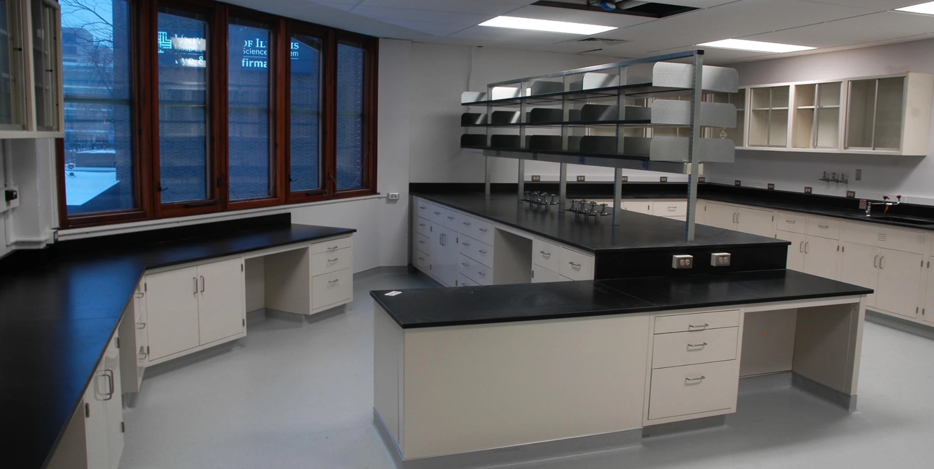 INSTOCK Labs Inc. - The lab furniture you need, when you want it.